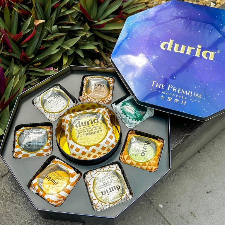 D - Enchanting : The Premium 华丽四射·七星伴月 Musang King Durian Snowskin ...